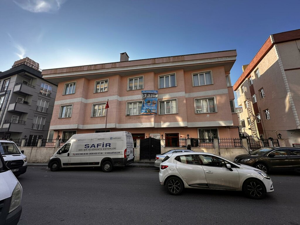 Cami Özel Yeni̇mahalle Yildiz Ortaöğreti̇m Kiz Öğrenci̇ Yurdu, İstanbul, foto