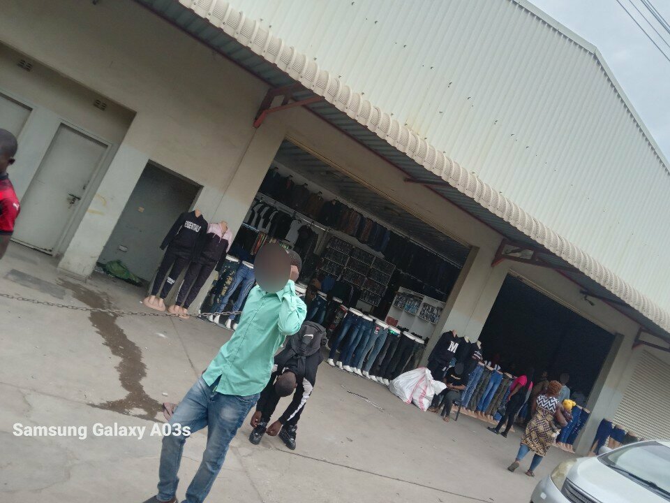 Giyim mağazası Style And Wave Store, Lusaka, foto