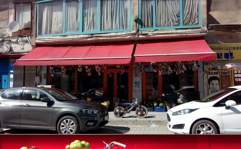 Market Azda Market, Bulanık, foto