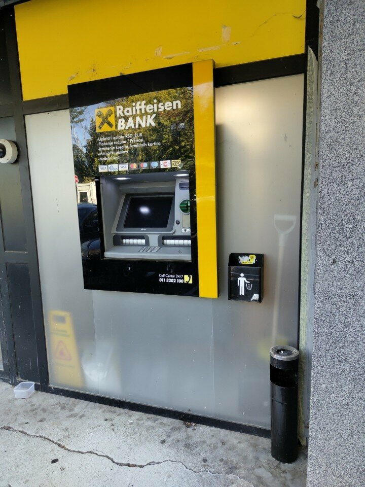 ATM'ler Raiffeisen Bank, Belgrad, foto