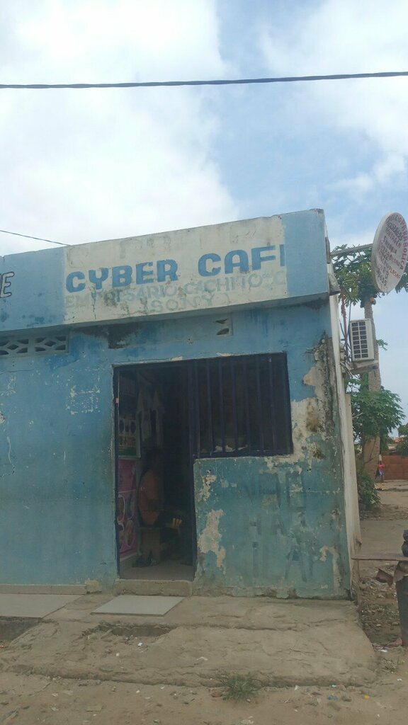 i̇nternet kafeler Cyber, Loanda, foto