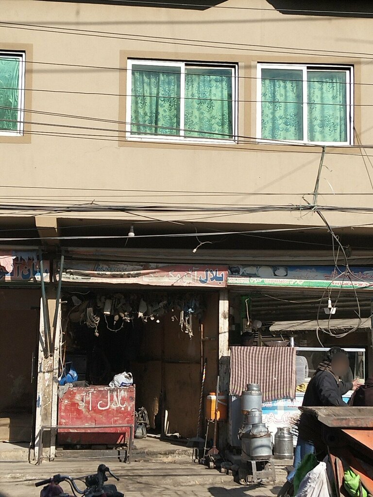 Otomobil yedek parçaları Bilal Auto Mechanics, Rawalpindi, foto