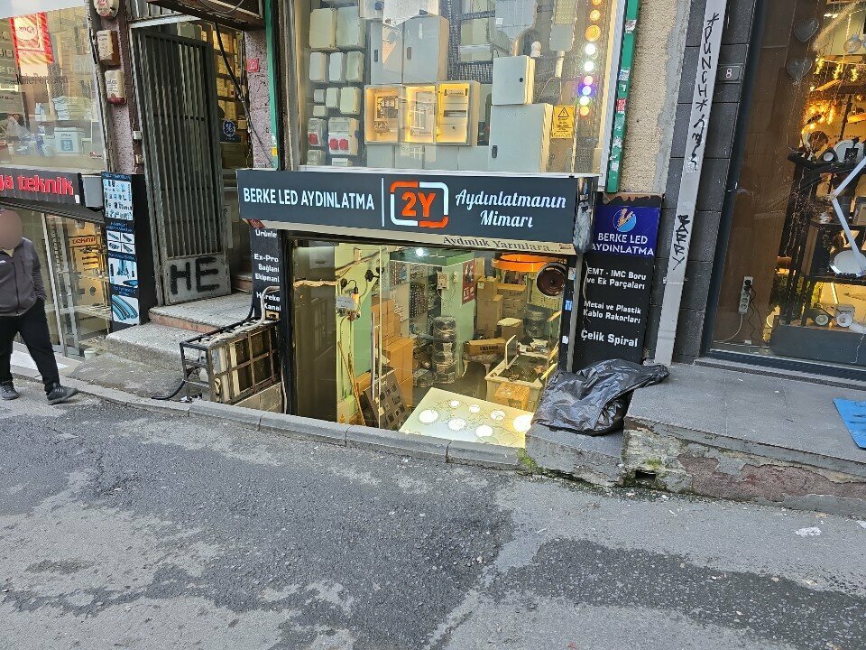 Lamba ve avize mağazaları Berke Led Aydınlatma, İstanbul, foto