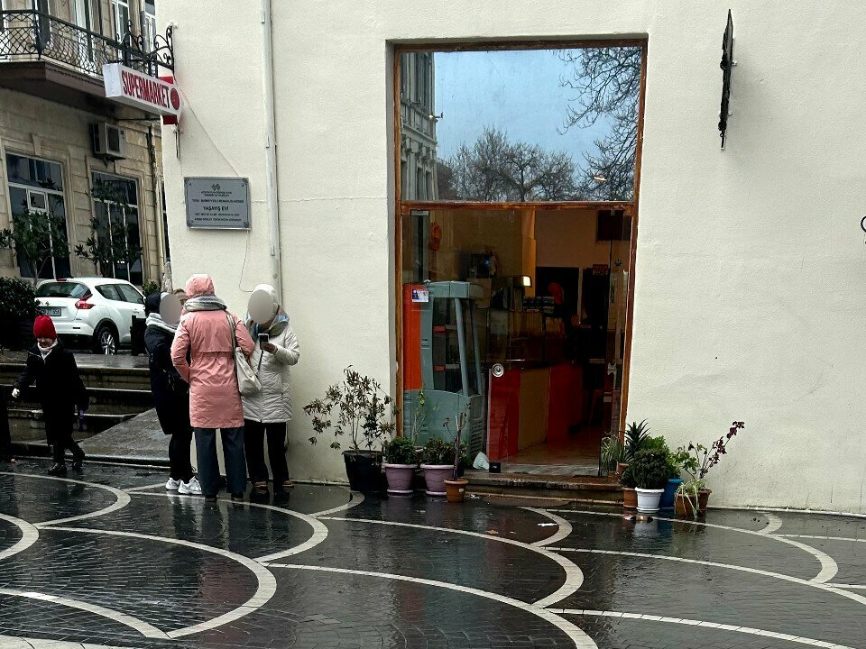 Fast food Küçənin Aşverənləri, Bakü, foto