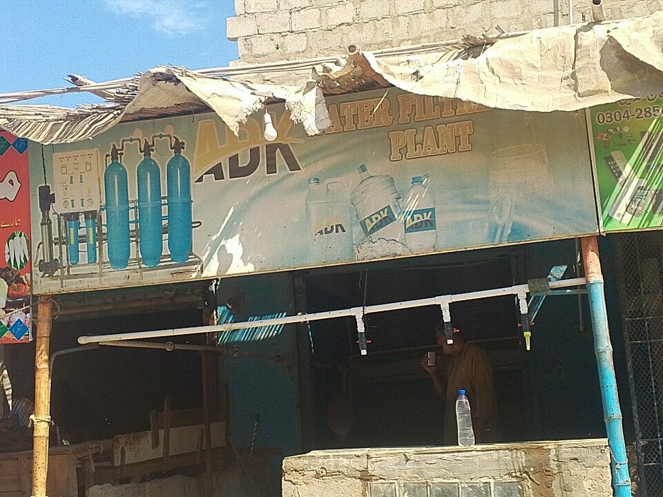 Su satışı Adk water plant, Karaçi, foto