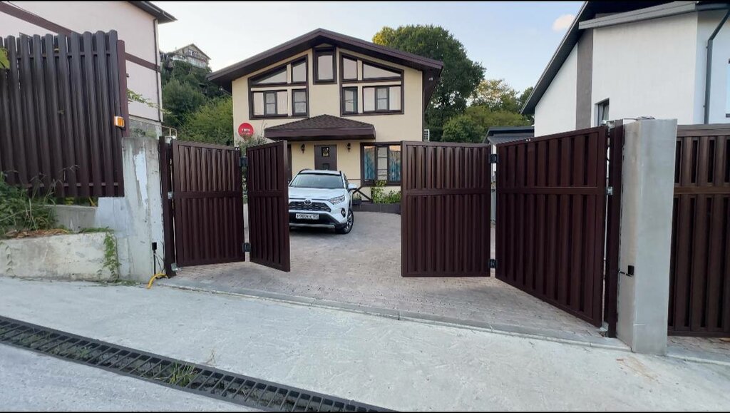 Çitler, parmaklıklar Metallikom, Soçi, foto