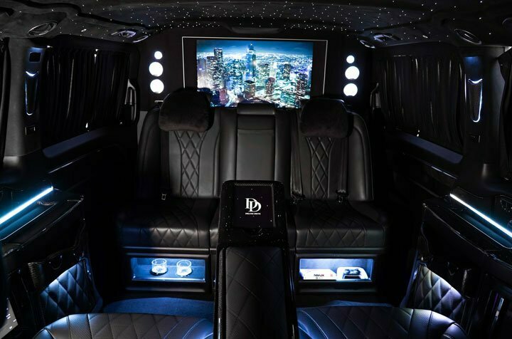 Şehiriçi yolcu taşımacılığı Deluxe Drive, Dubai, foto