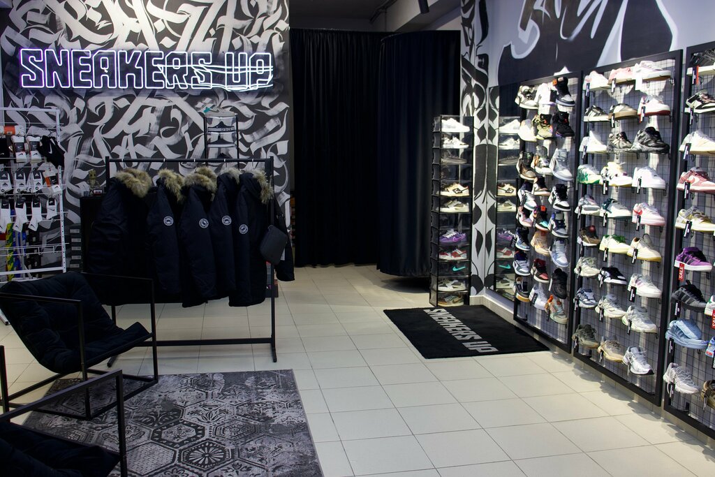 Spor giyim ve ayakkabı Sneakers up, Mikhaylovsk, foto