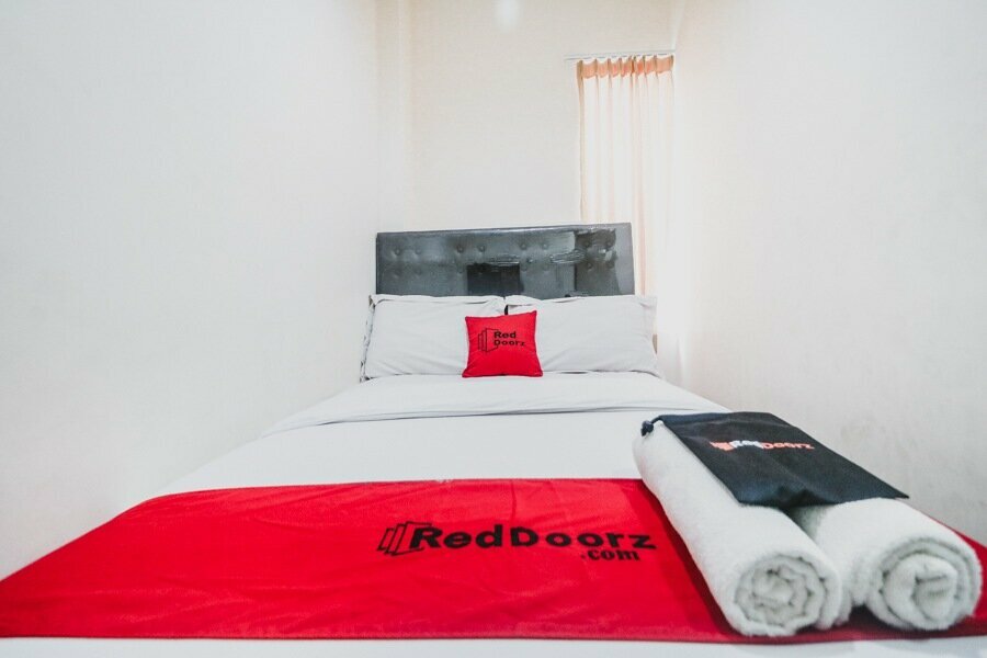 Otel RedDoorz Plus near Mall Ciputra Jakarta, Cakarta, foto