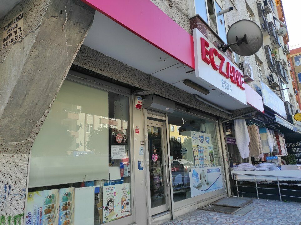 Eczaneler Esra Eczanesi, İstanbul, foto