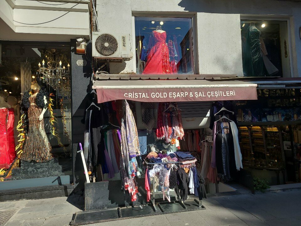 Tuhafiyeler Cristal Gold Eşarp & Şal Çeşitleri, İstanbul, foto