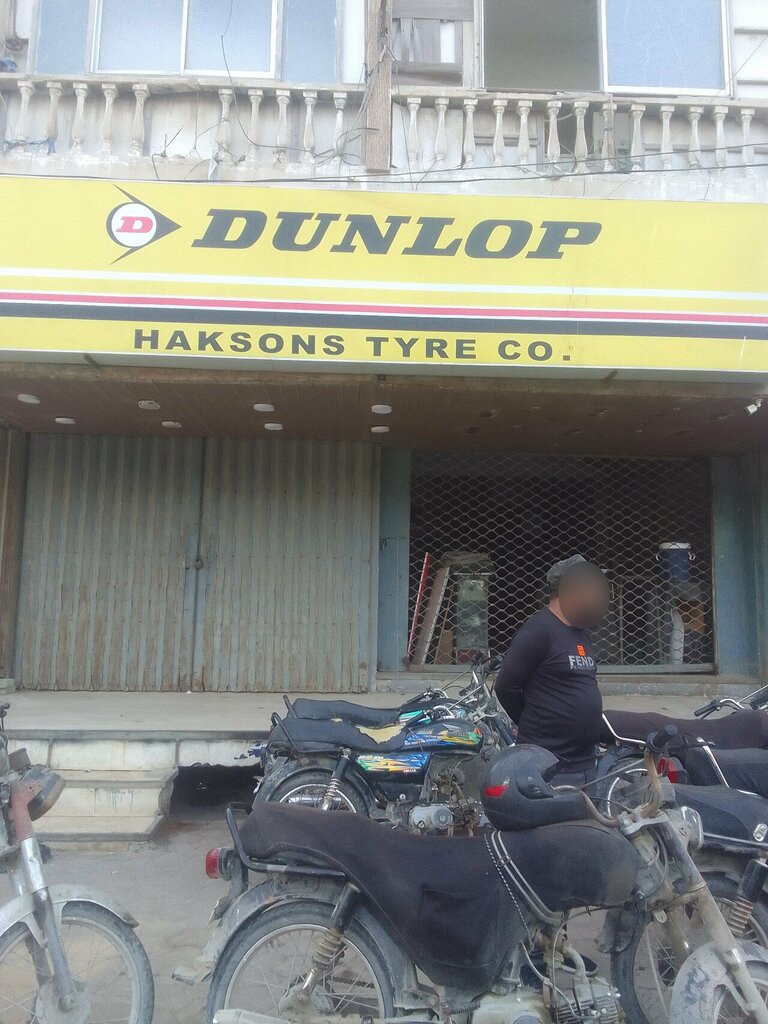 Jant ve lastikçiler Haksons Tyre, Karaçi, foto