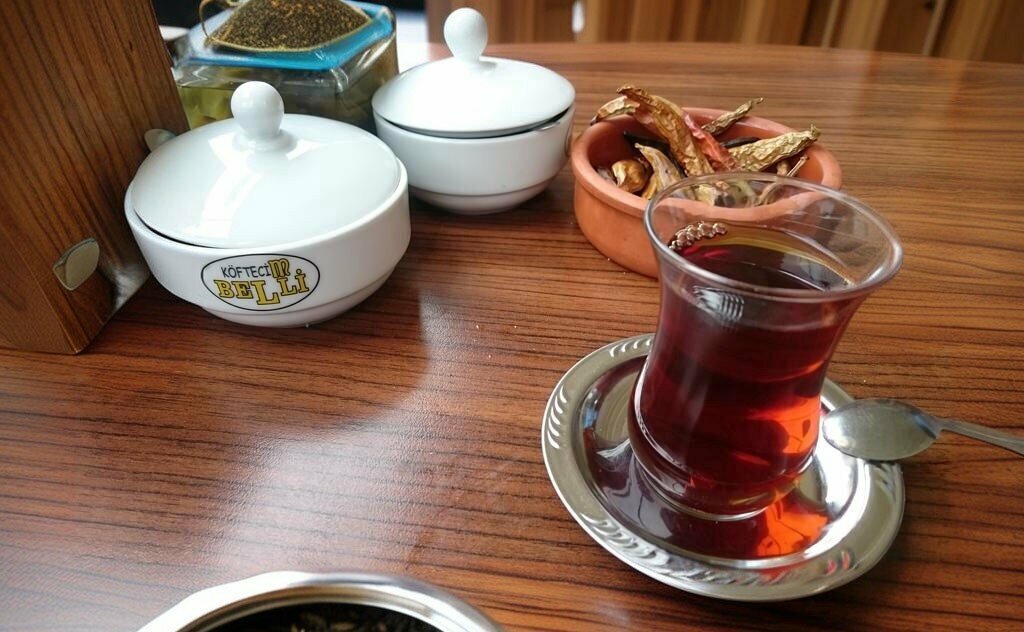 Kafe Köftecimbelli, İzmir, foto