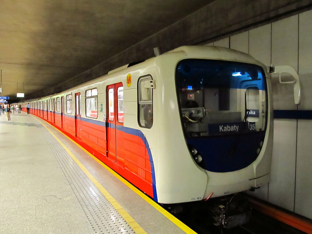 Metro istasyonu metro Politechnika‎, Varşova, foto