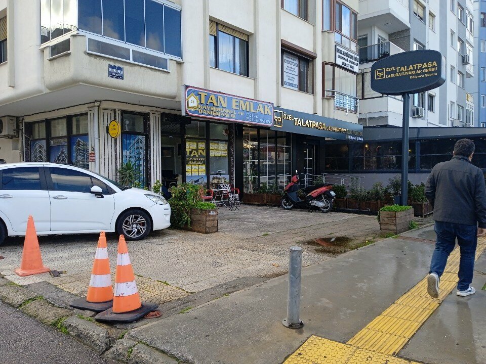 Emlak ofisi Tan Emlak, İzmir, foto