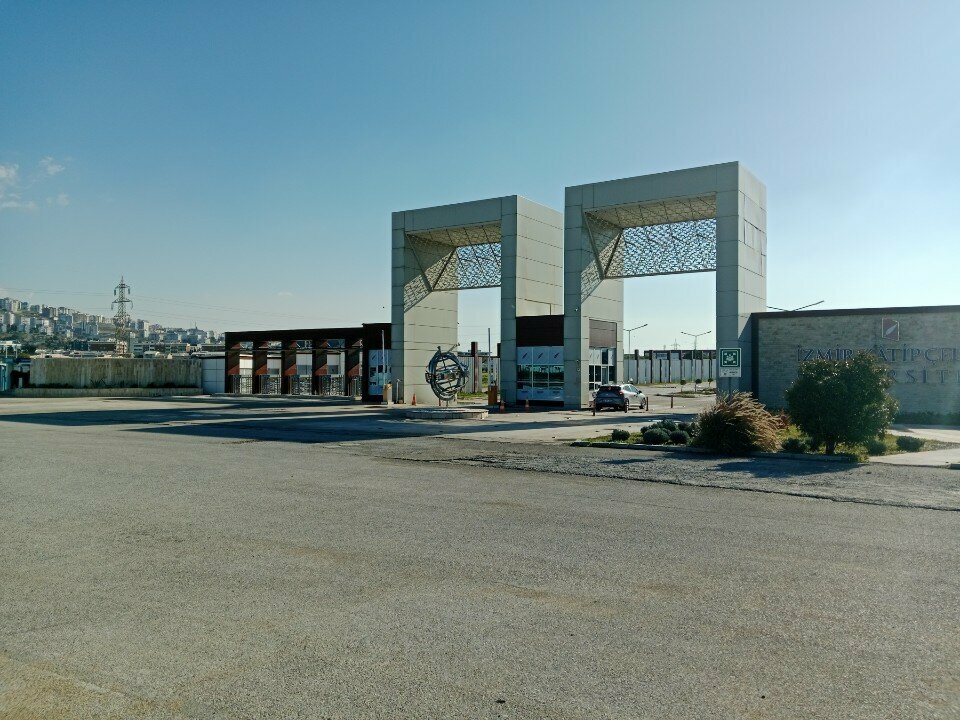 Çok amaçlı spor tesisleri İzmir Katip Çelebi Üniversitesi Yüzme Havuzu, İzmir, foto