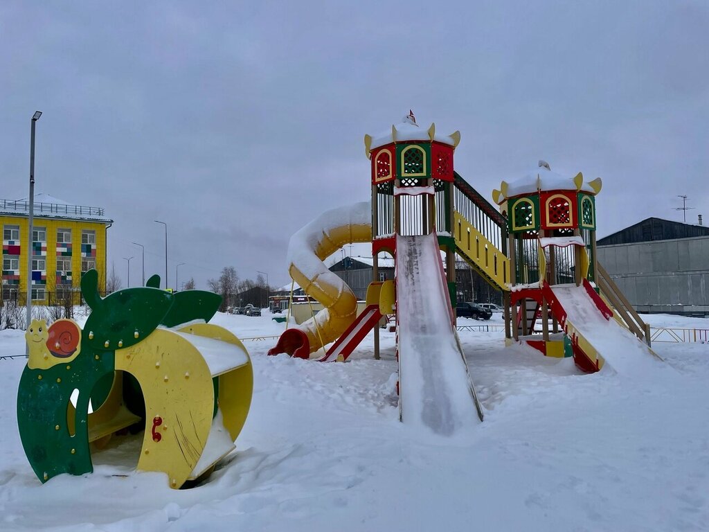 Oyun alanı Playground, Gubkinski, foto