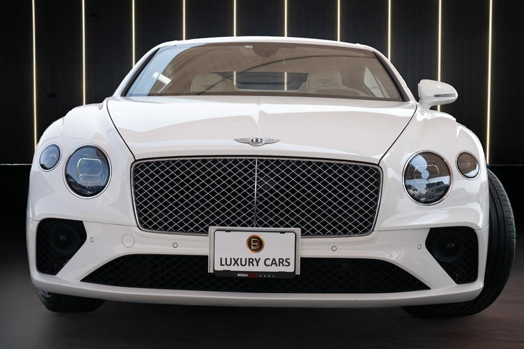 Oto kiralama Bm Luxury Car Rental, Dubai, foto