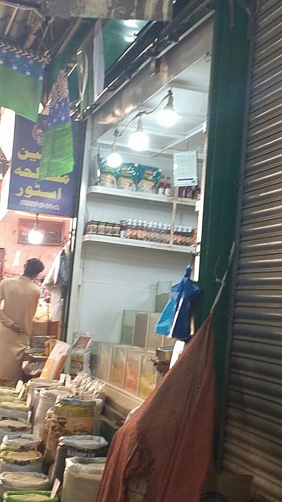 Büyük mağazalar Shaheen Masala Empress Market, Karaçi, foto