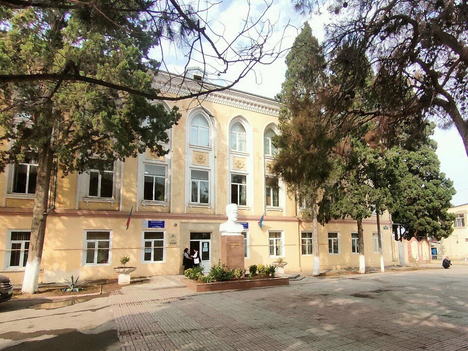 Ortaokul Gəncə Şəhər 20 Saylı Tam Orta Məktəb, Gence, foto