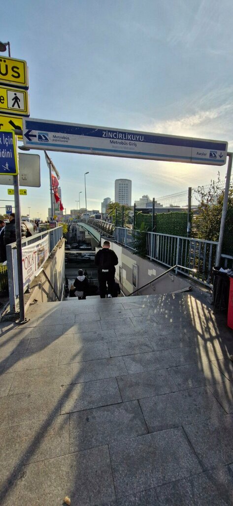Cami Zincirlikuyu Metrobüs Mescidi, İstanbul, foto