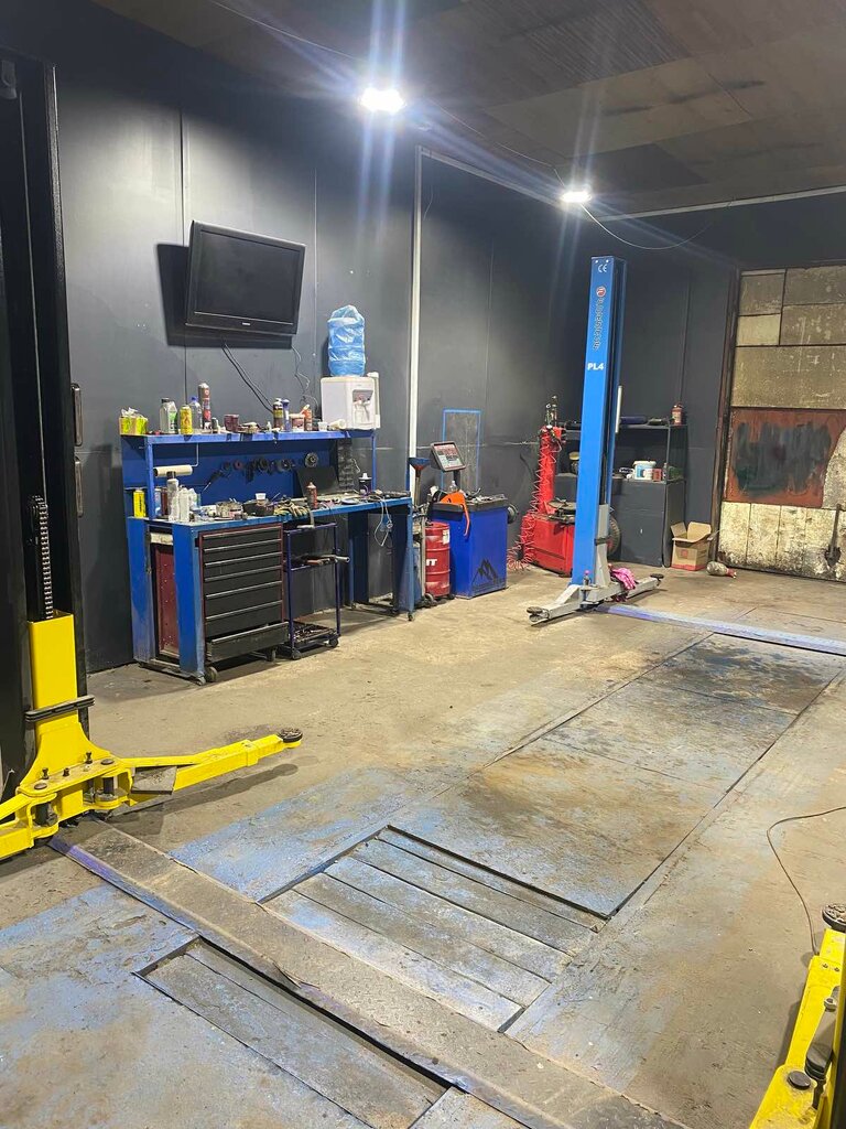 Otomobil servisi A good car service, Moguilev, foto