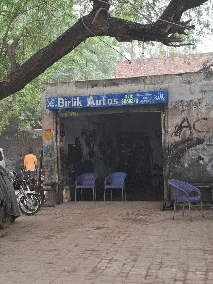 Otomobil servisi Birlik Autos, Lahor, foto