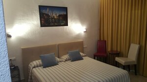 Hostal Residencia Catalina (Calle Foment No:17, Calonge), otel