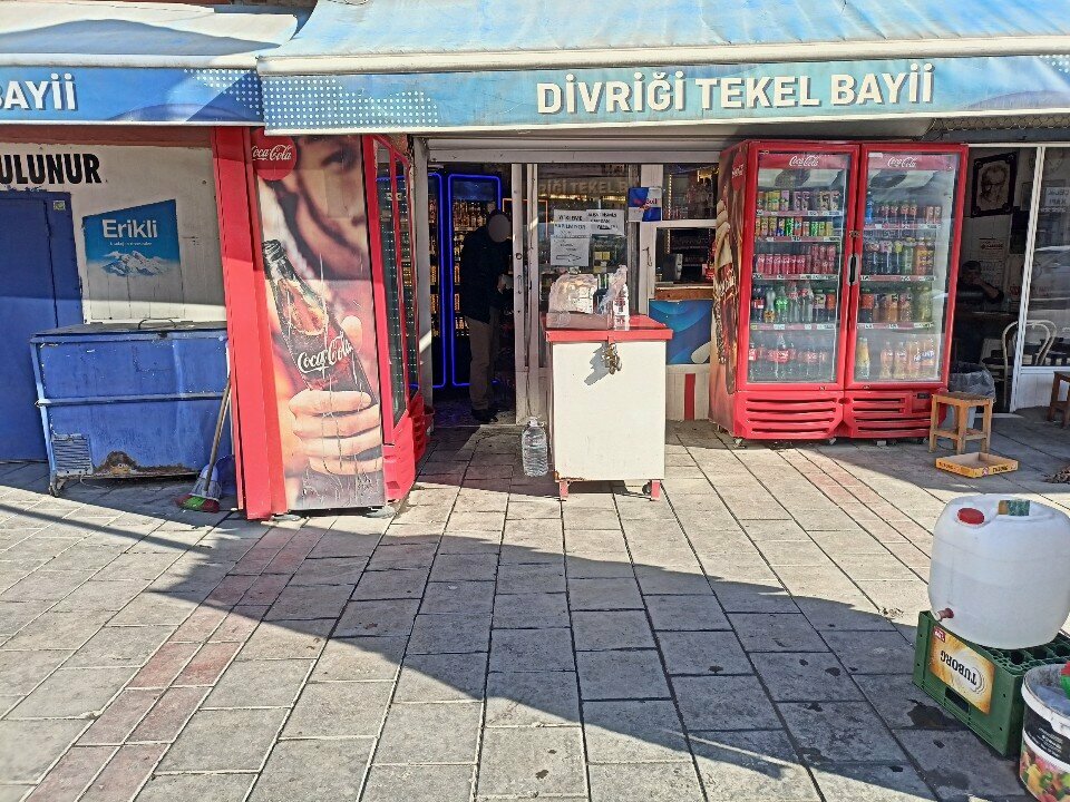 Alkollü içecekler Divriği Tekel Bayii, İzmir, foto