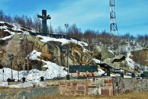 Погибшим членам экипажа подводной лодки Комсомолец (Murmansk Region, Zaozyorsk, ulitsa Leninskogo Komsomola), anıt, heykel  Zaozersk'ten