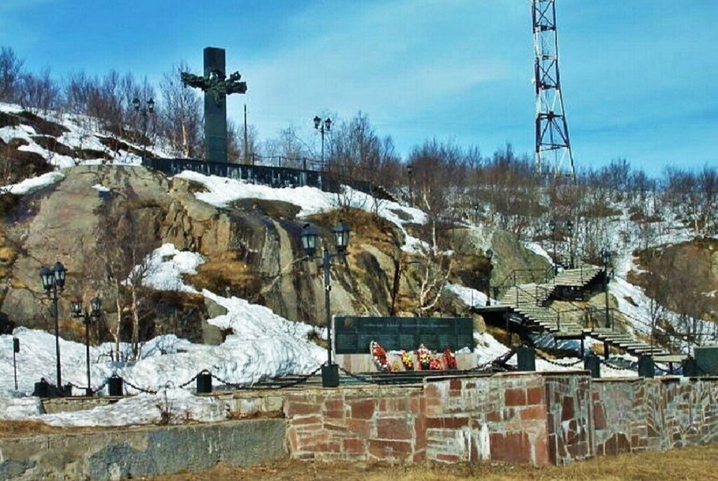 Anıt, heykel Погибшим членам экипажа подводной лодки Комсомолец, Zaozersk, foto