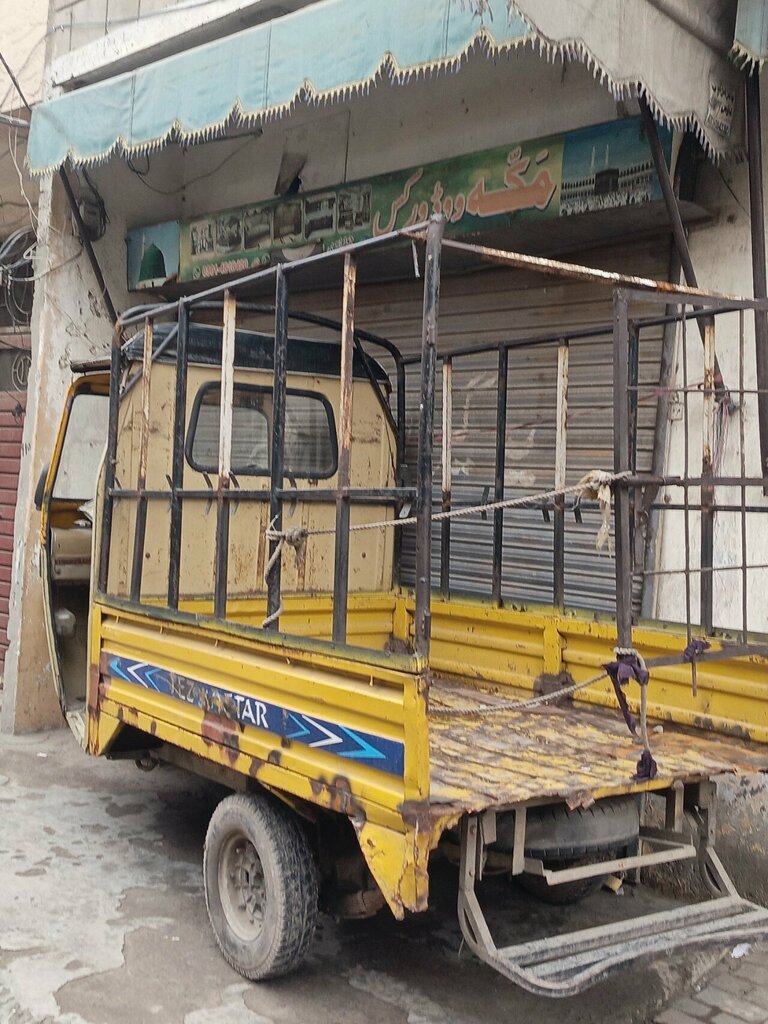 Özel mobilya yapımı Makkah wood works, Lahor, foto