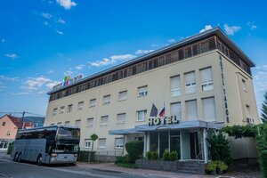 Tabor (Ulica heroja Zidanška 18), otel  Maribor'dan