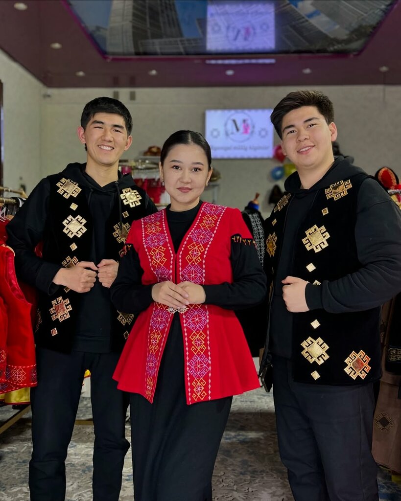 Giyim mağazası Каракалпакская национальная одежда, Nukus, foto