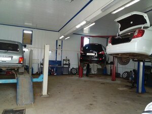 Автосервис Авторитет (ulitsa 3-y Internatsional No:43А, Semyonov), otomobil servisi  Semenov'dan