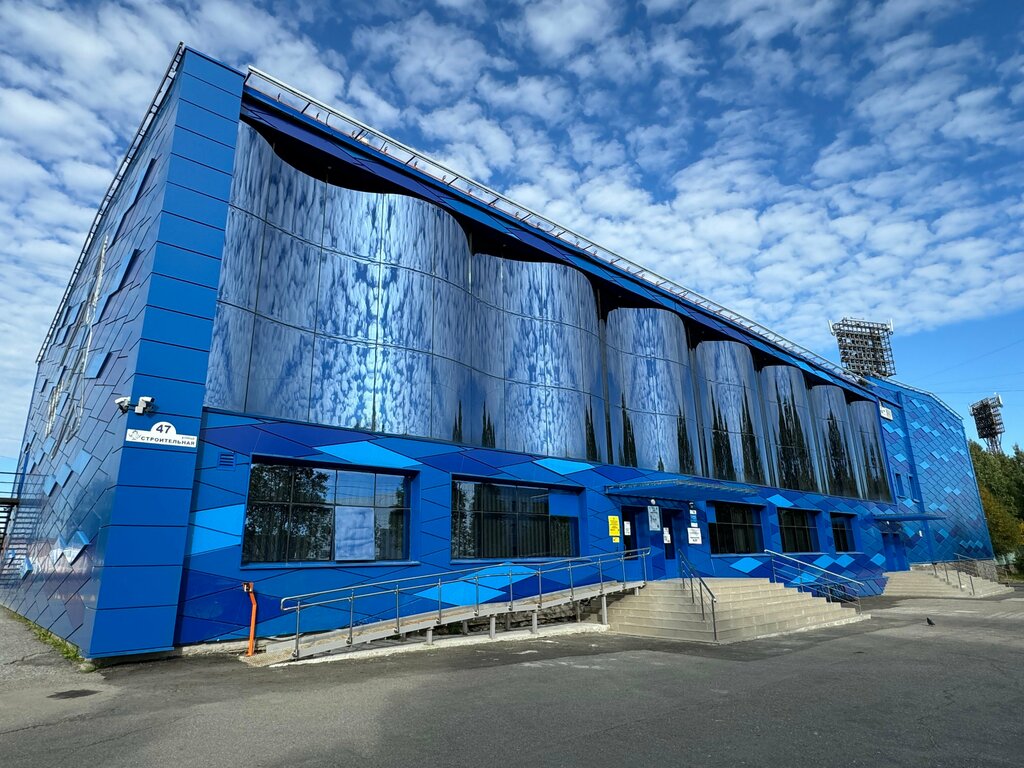Yüzme havuzları Plavatelny basseyn, Olenegorsk, foto
