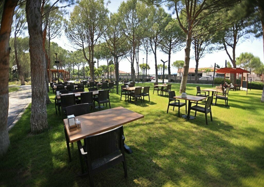 Restoran Akhisar Belediyesi Kayalıoğlu Çay Bahçesi ve Kahvaltı Salonu, Akhisar, foto