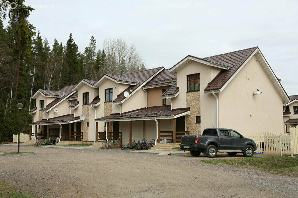 Yazlık yerleşim Kottedzhny poselok Verkhovsky, Saint‑Petersburg ve Leningradskaya oblastı, foto