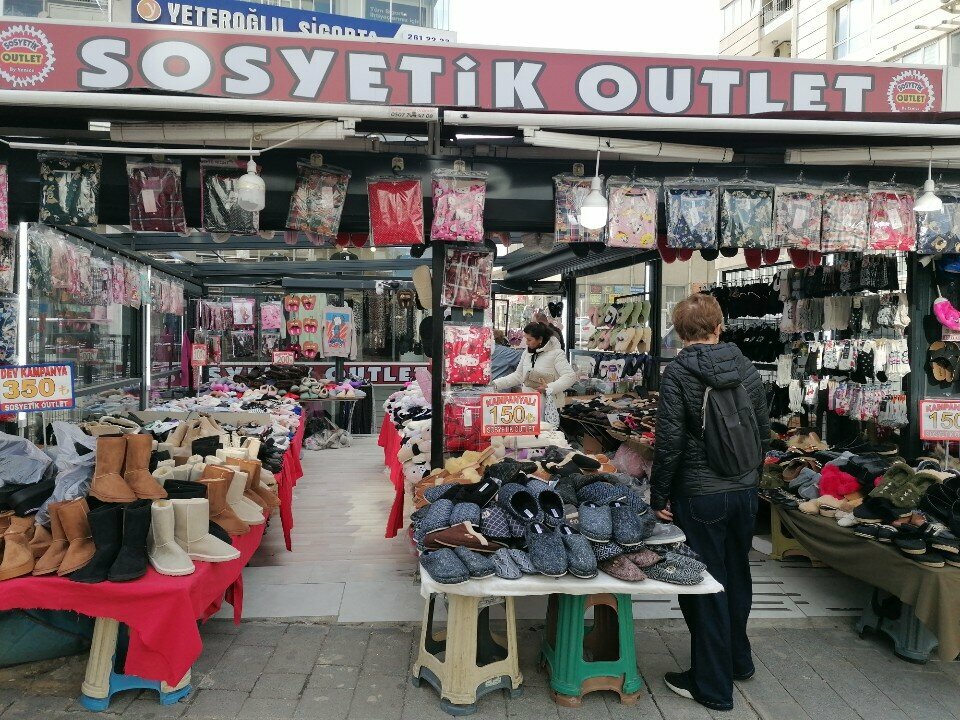 Giyim mağazası Sosyetik outlet, İzmir, foto