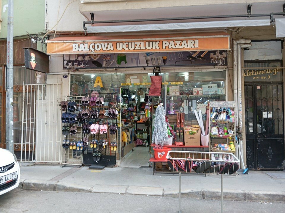 Züccaciye mağazaları Balçova Ucuzluk Pazarı, İzmir, foto