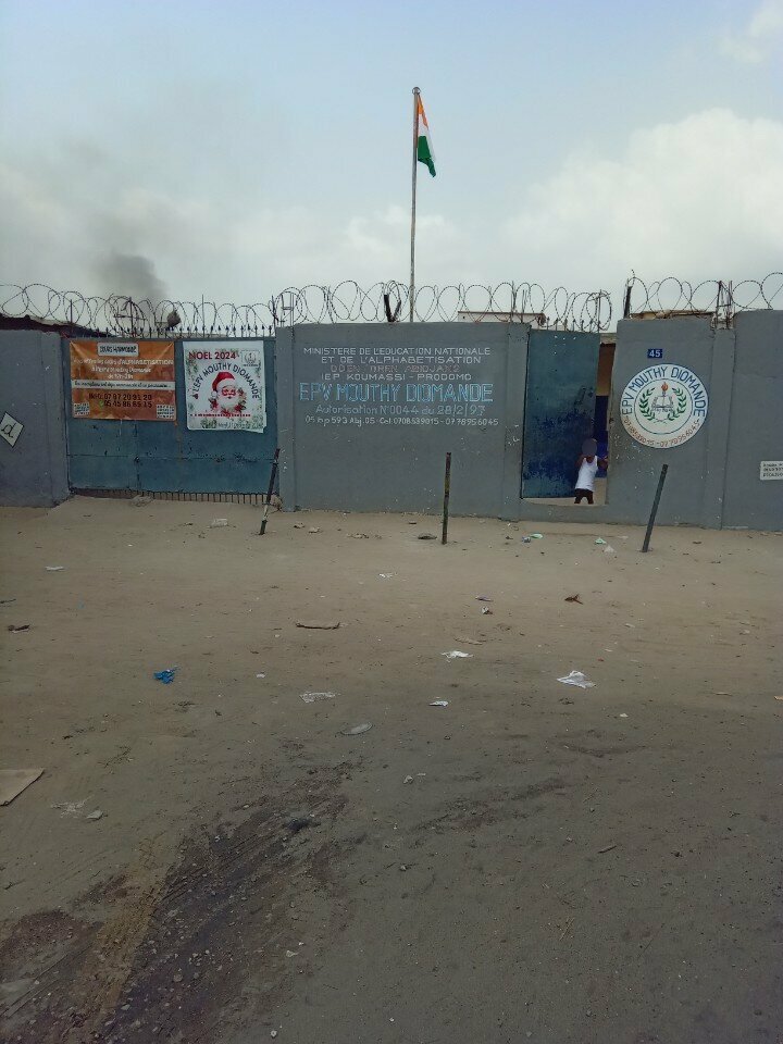i̇lkokul Groupe Scolaire Mouth Diomandé, Abican, foto