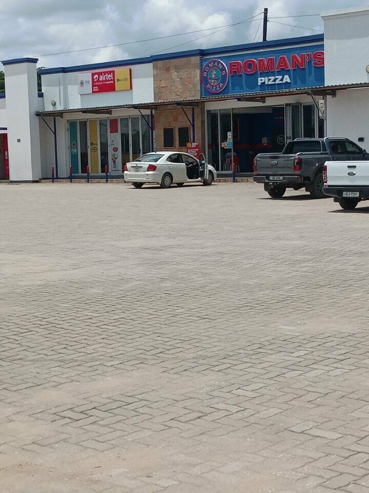 Pizzacılar Roman's pizza, Lusaka, foto