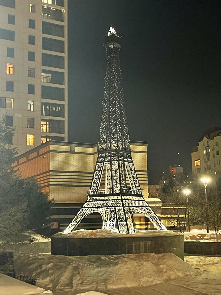 Turistik yerler The Eiffel Tower, Novosibirsk, foto