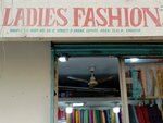 Ladies Fashion (Badar Comm. 3rd Street No:7C), mefruşat  Karaçi'den