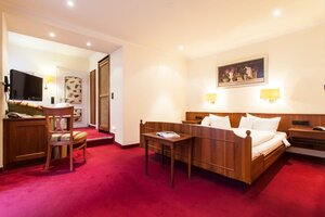 Zur Sonne Romantik Hotel (Baden-Württemberg, Breisgau-Hochschwarzwald, Moltkestraße, 4), otel