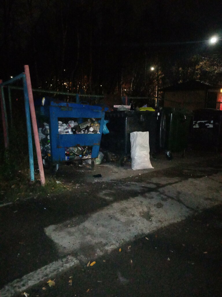 Çöp alanları Trash and garbage disposal area, Murmansk, foto