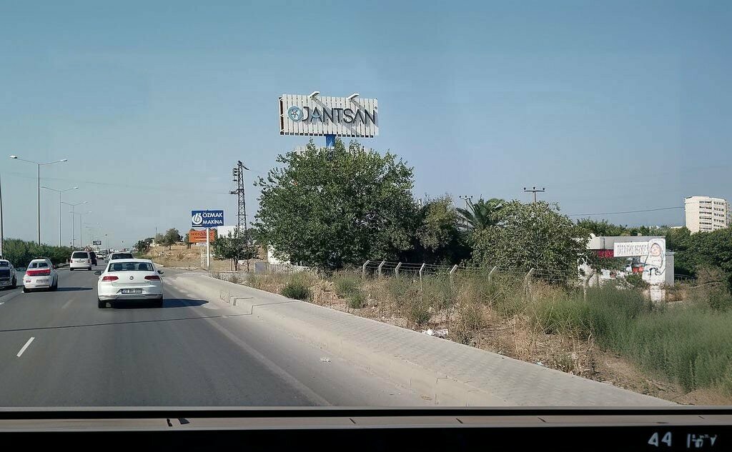 Jant ve lastikçiler Jantsan Depo, İzmir, foto