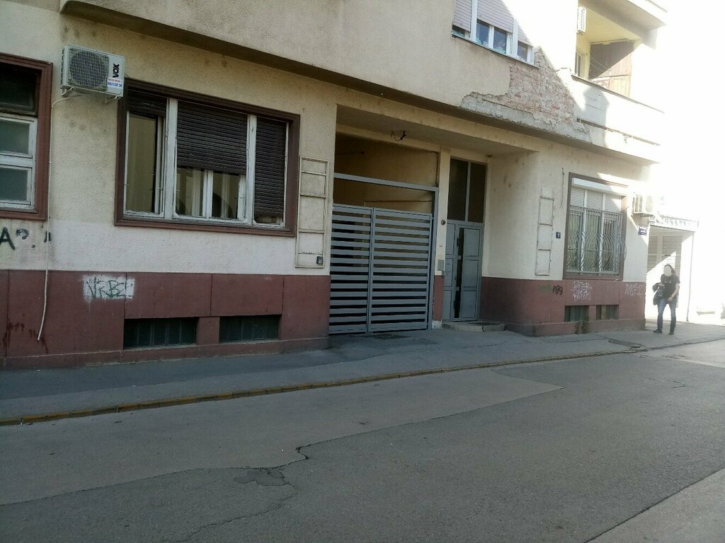 Enstrüman mağazaları Milenijum, Novi Sad, foto