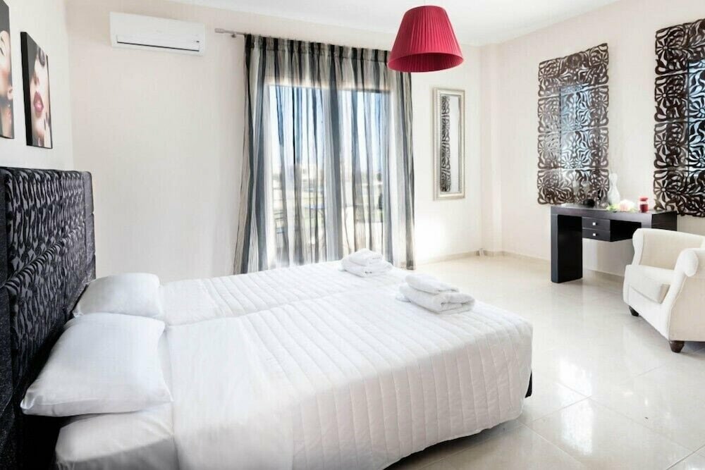 Otel Kronos Villas, Dünya, foto