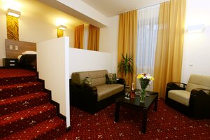 Cascade (Zarobyan Street No:10/10, Yerevan), otel  Erivan'dan